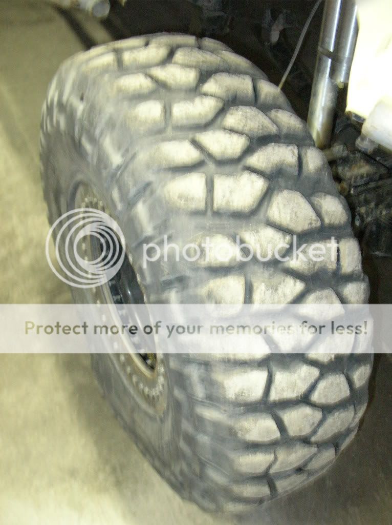 4 - 37" BFG red labels on steel beadlocks | Pirate 4x4